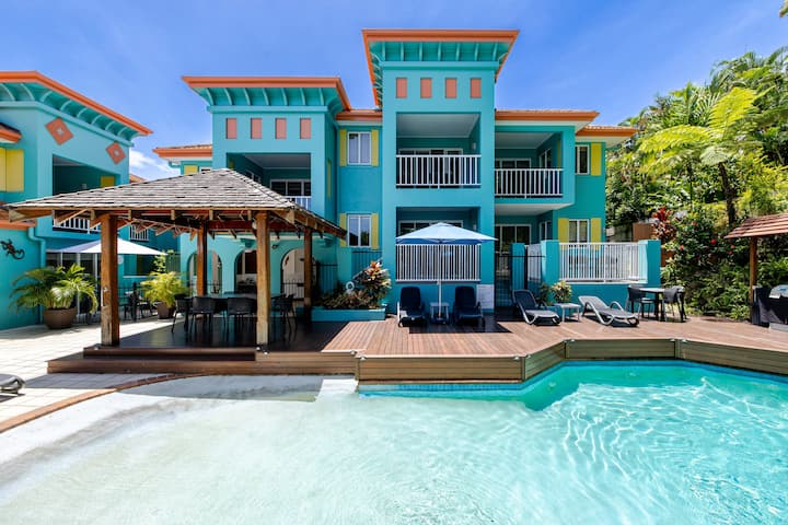 Coconut Palms - In The Heart Of Port Douglas - Port Douglas