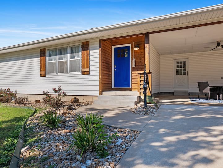 Lake Escape: Relaxed Luxury Near Stockton Lake - Stockton Lake, MO