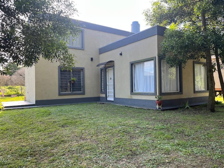 Casa De Campo "La Mati" Hermoso Entorno Arbolado - Miramar