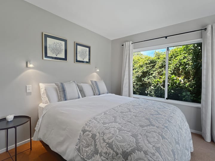 Peaceful Garden Couples Retreat - Akaroa