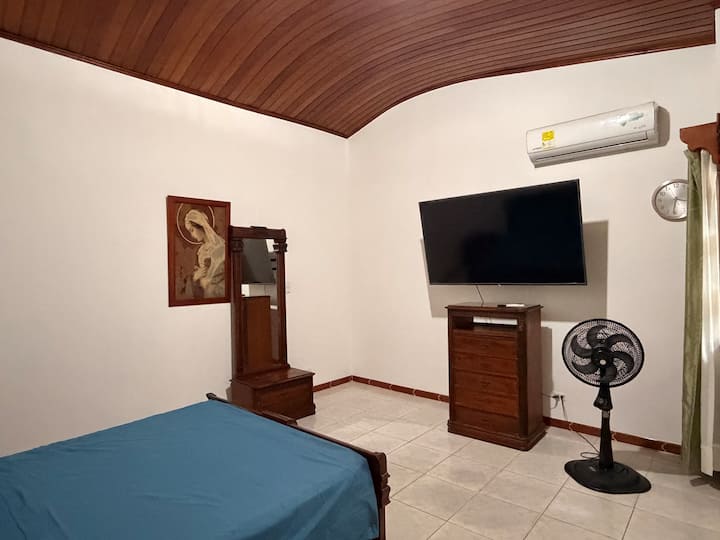 Casa Bien Ubicada - Leticia