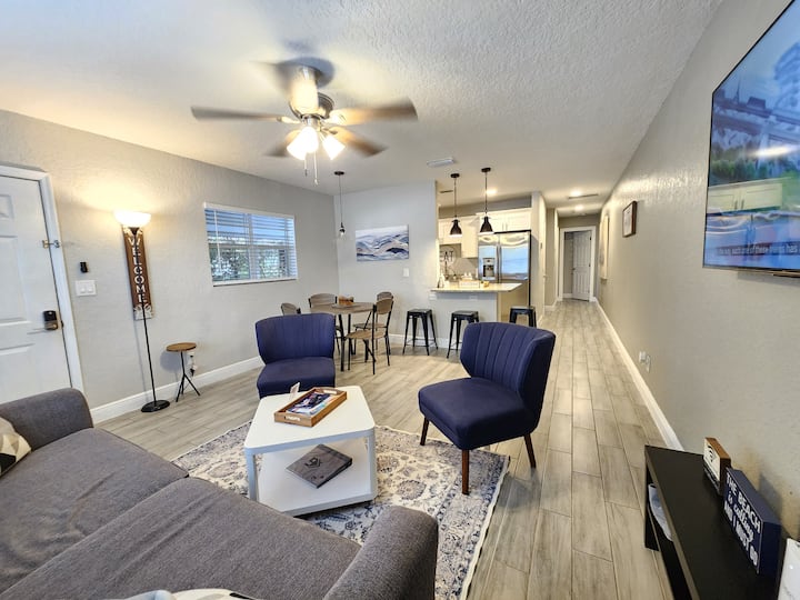 Charming Duplex Retreat: Minutes From The Beach! - Clearwater, FL