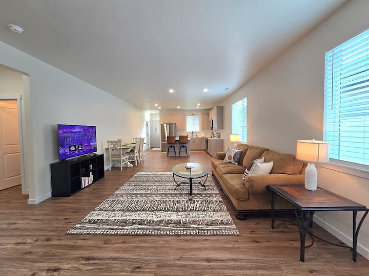 New Richland Home.  Near Shops, Dining And Trails. - Richland, WA