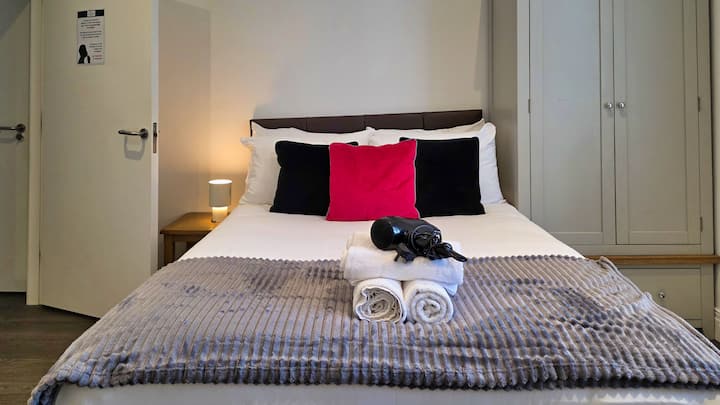 Quiet, Stylish Studio In Ranelagh’s Best Location - Dublin, Ireland