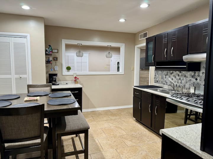 Cozy Home - El Paso, TX