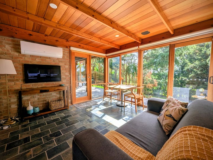 Stylish Woodland Retreat - Lilydale