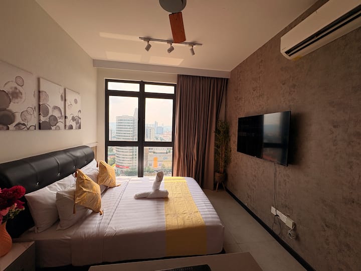 Classy Corne | Klcc| Kl |Lrt | Gleneagles| Netflix - Ampang Jaya