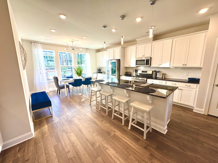 Raleigh-durham Rdu- New Community-5 Rm 5 Tv 8 Beds - Raleigh, NC