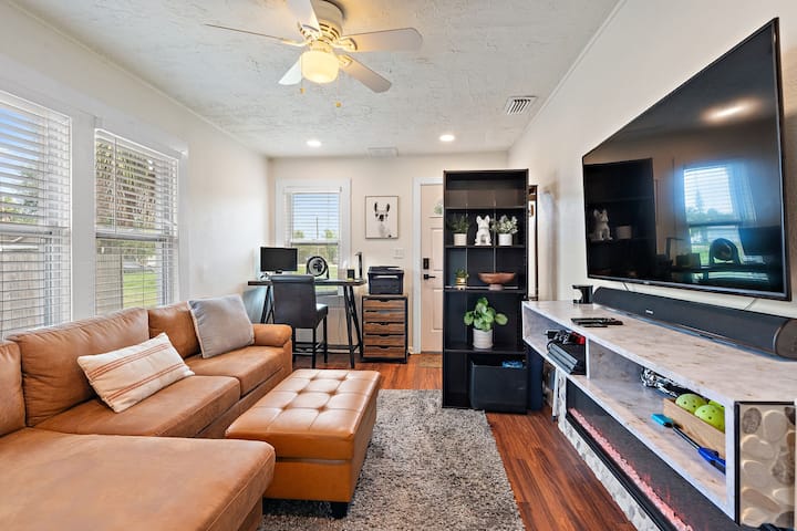 St. Pete Fitness Cottage · Outdoor Gym + Turf - St. Petersburg, FL