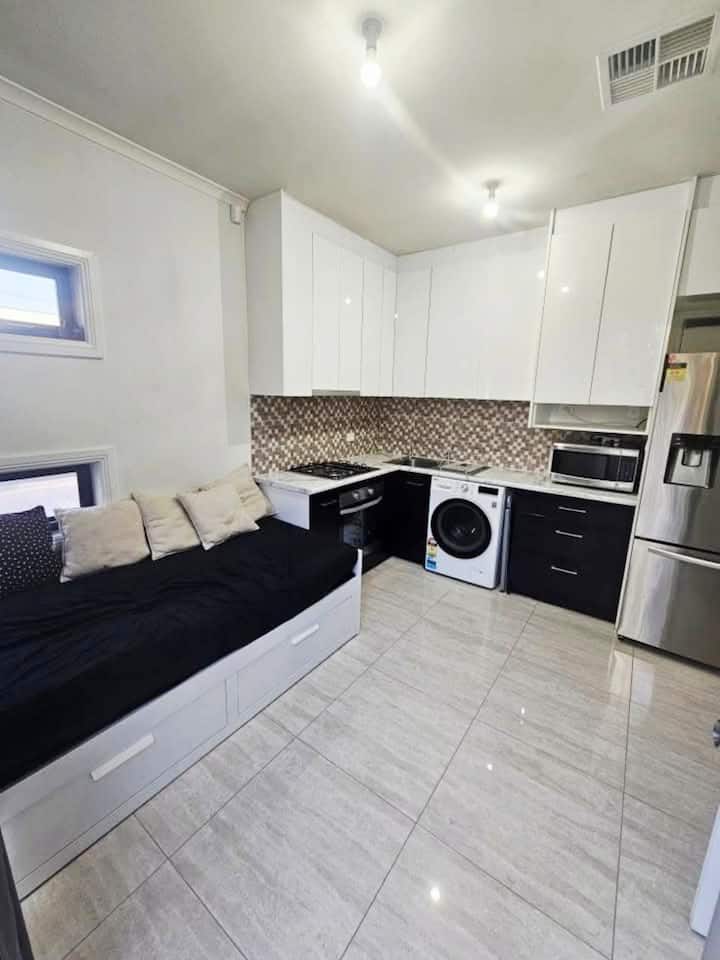 Little Nest In The Western Adelaide - Adelaide