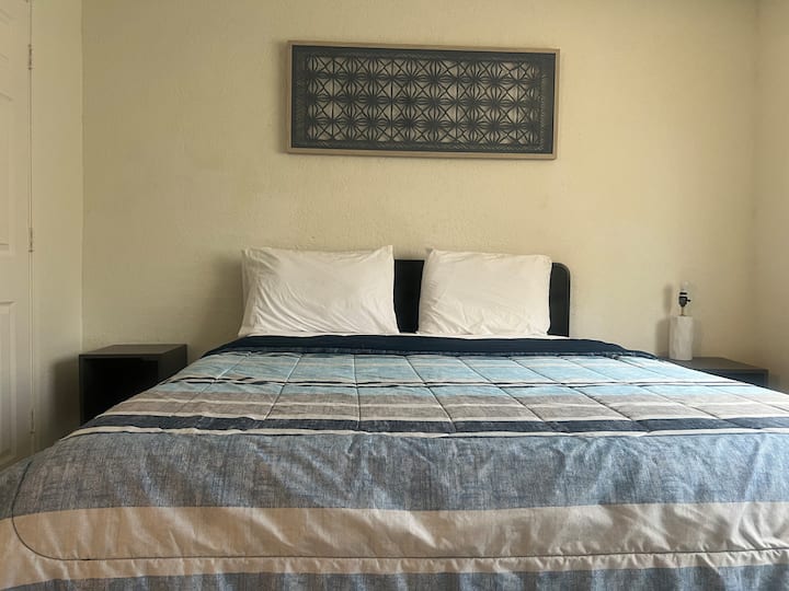 Location! Home Away From Home24 - Houston