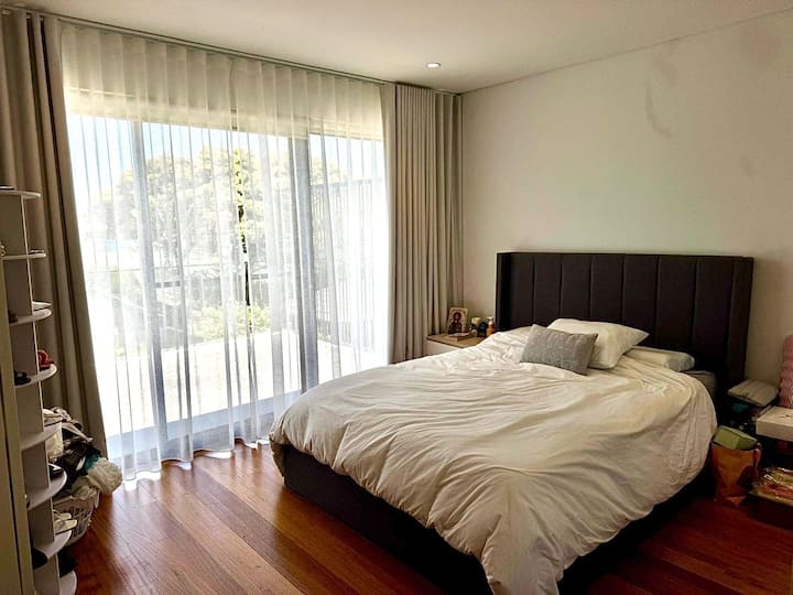 Premium 5-bedroom Home In Hurstville - Cronulla