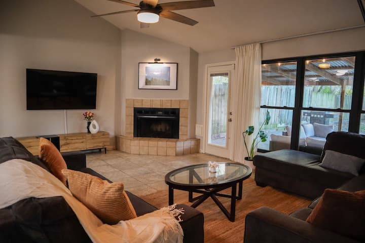 Modern Comfort •Large Backyard •Close To Airport - Spring, TX