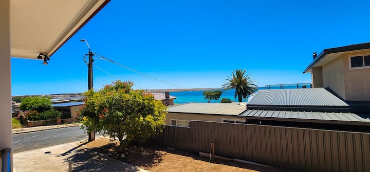 Centrally Located Coastal "Home Away From Home"! - Streaky Bay