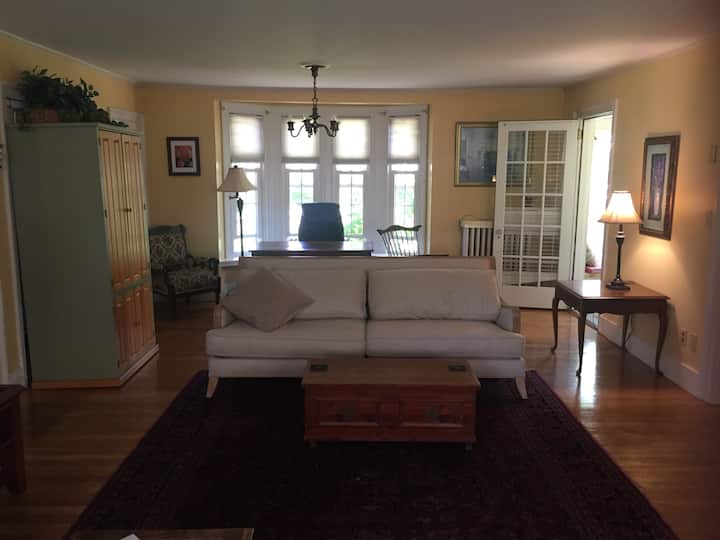 Historic Townhouse 1 Bdrm; 1.5 Bath All Furnished - Augusta, ME