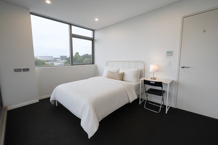 Family Ready 4br | Free Car Spot | Pool Access - 본다이비치