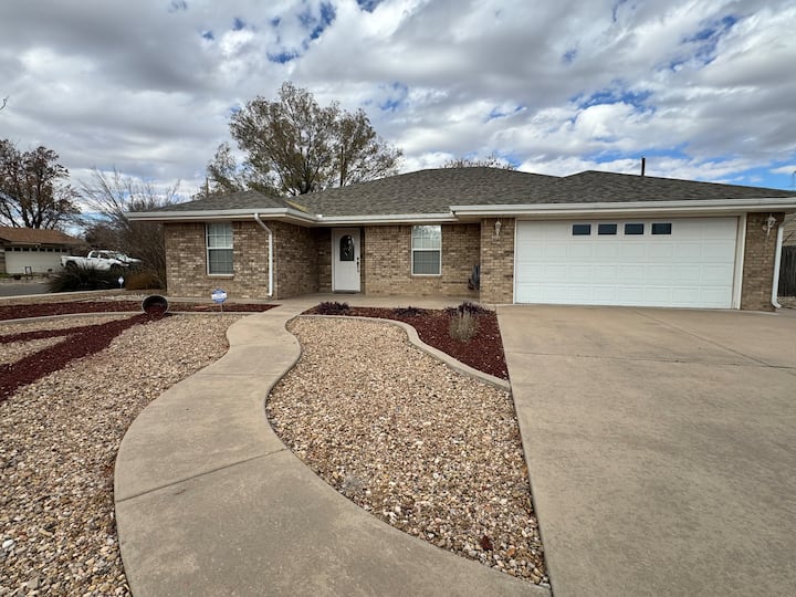 The Modern Retreat - Roswell, NM