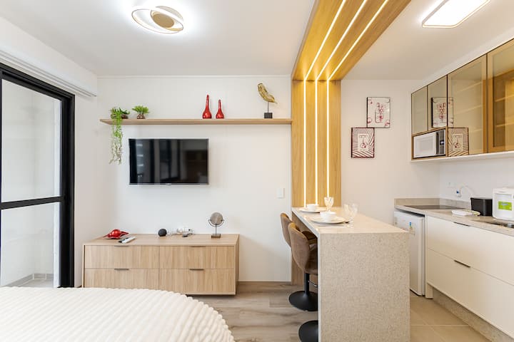 Apê: Cama Queen, Ar Cond. E Varanda Em Cond Clube - Curitiba