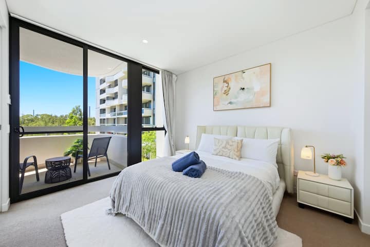 Modern 2br | Walk To Accor Stadium + Parking - Auburn