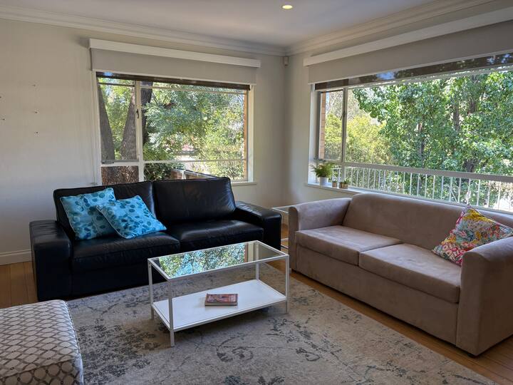 Star Jasmine Garden Retreat-close To City/hospital - Canberra
