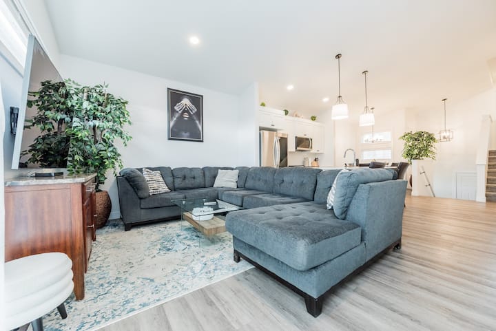 3 Bed 2 Bath - Upper Suite Home With Garage - Grande Prairie