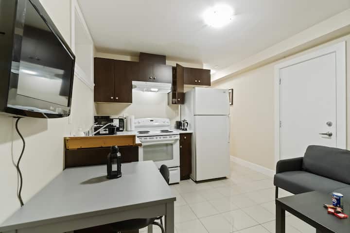 Comfy & Quiet 1br Suite - Vancouver