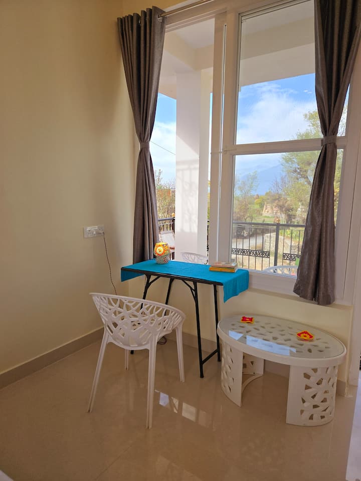 Gypsy Flower Inn: Studio With Terrace (Long Stays) - Bir