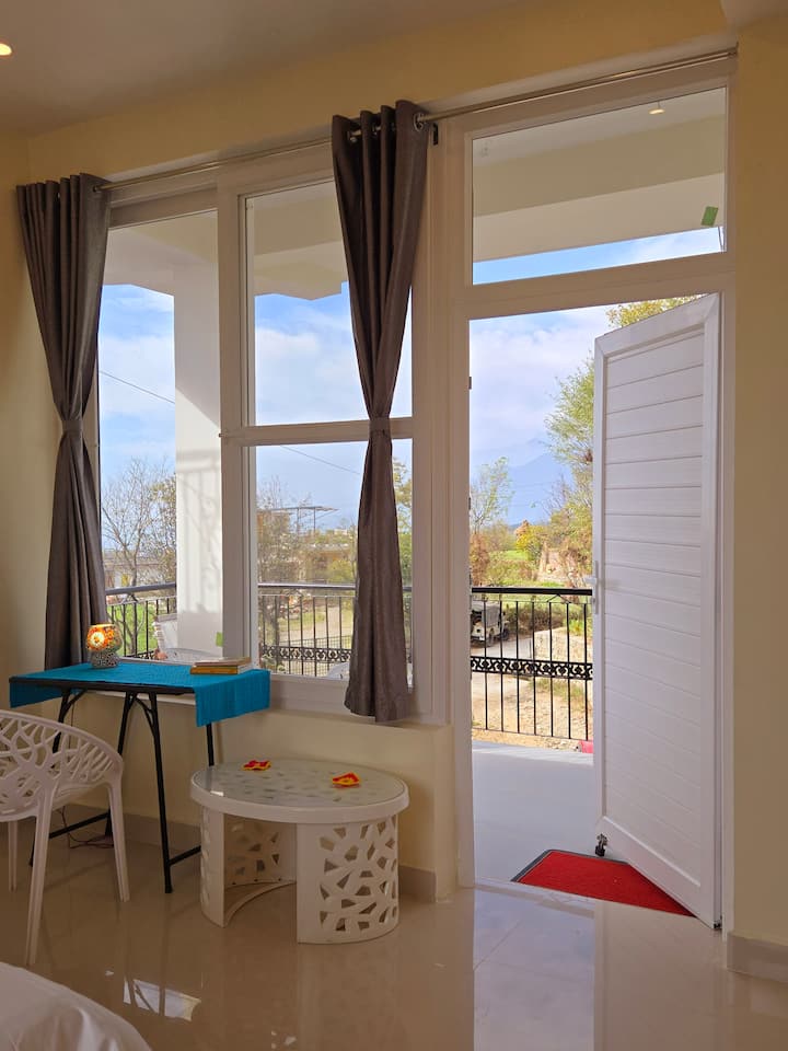 Gypsy Flower Inn: Studio Home With Terrace - Bir