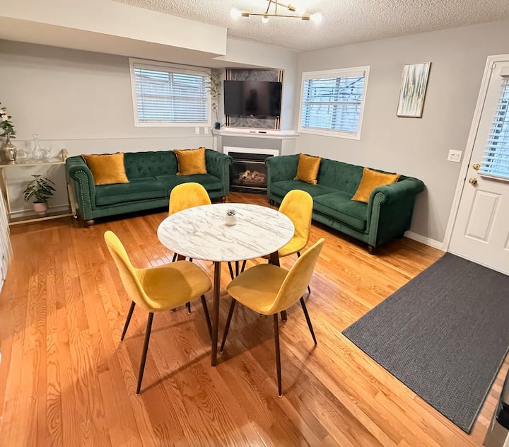 Luxurious 2 Bedroom 1 Bath Basement. Private Entry - Calgary