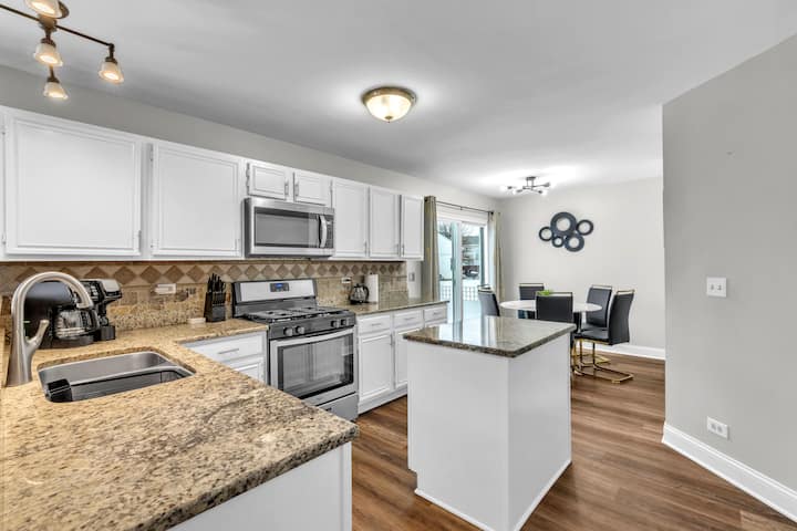 4br Family Home • Ideal For Insurance & Work Stays - Crystal Lake