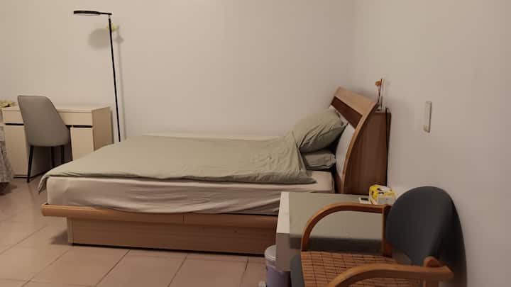 舞動淡水,近淡水英專路夜市|菜市場,淡水捷運站前面 - Tamsui District