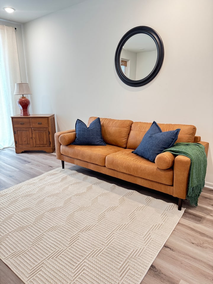 Luxury 2br Townhome-ev Charging Onsite! - Detroit, MI