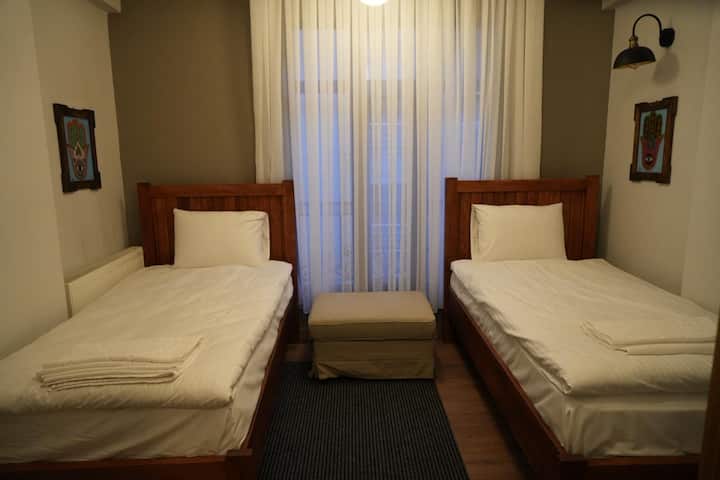 Hijyen Kurallarına Uygun Konforlu 1+1 Odalar - Kars