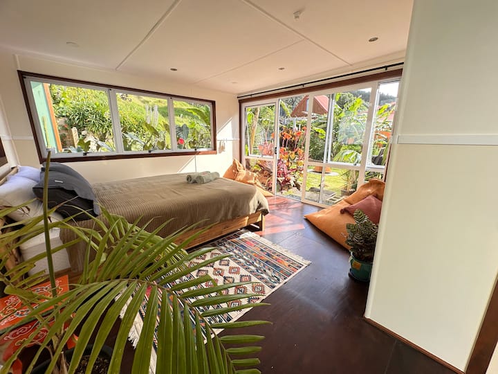 Pandora Cottage Beachfront - Raglan