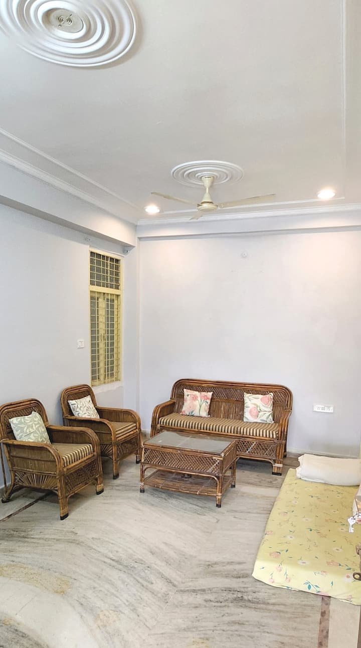 Cozy Nook - 2bhk Flat ! - 瓜廖爾