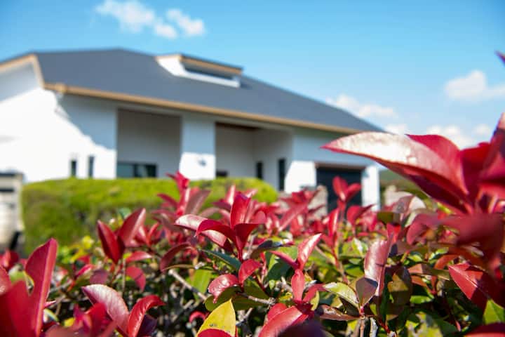 タクシー会社が営む民泊です。家はカナダ人の大工さんが来日して建てて下さいました。少し大きめです。 - Fukuoka