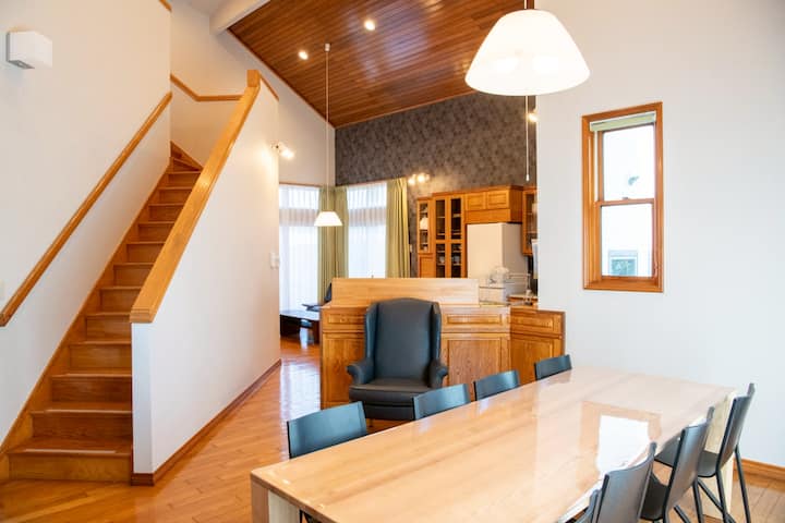 世界遺産・宗像大社様の真正面にあります。8名まで泊まれる広々貸切の一軒家。充実のキッチンあり。 - 宗像市