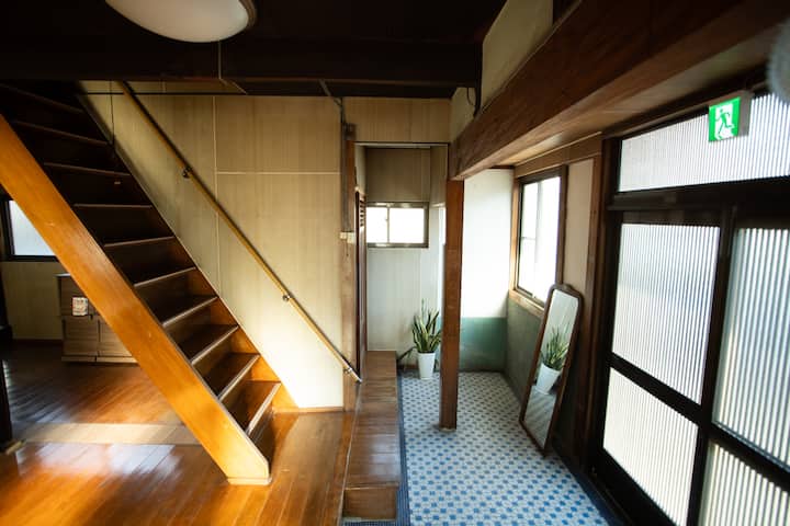 宇佐神宮・国東半島近く 
一棟貸し 買い物便利 
2棟6部屋 6名までok 
神さまと仏さまと - Usa