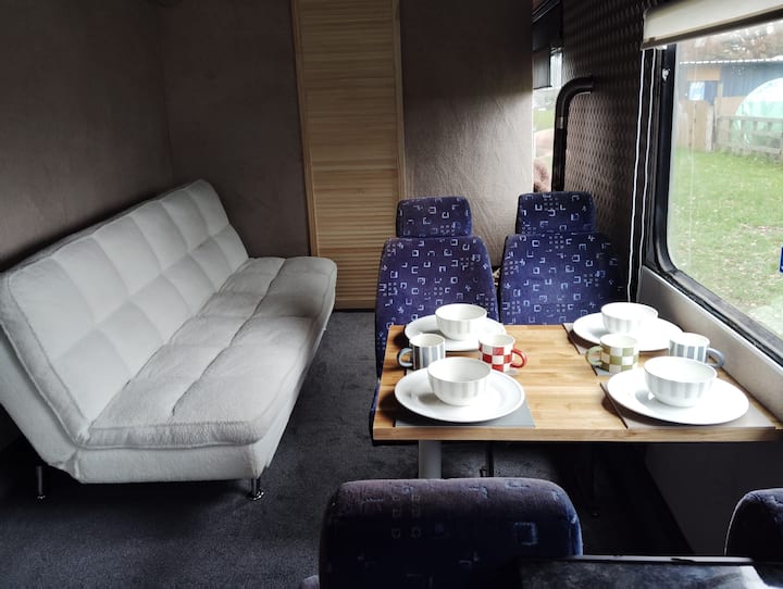 Daisy The Bus (York). Sleep's 4 With Log Burner - York, UK