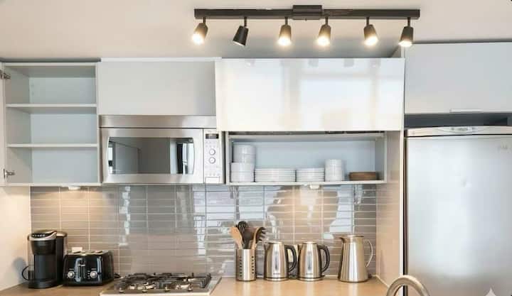 2-bdr. Retreat In Gastown | Ocean & Mountain View - Vancouver