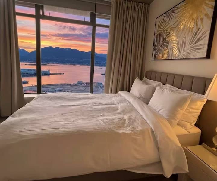 2-bdr. Retreat In Gastown | Ocean & Mountain View - Grouse Mountain