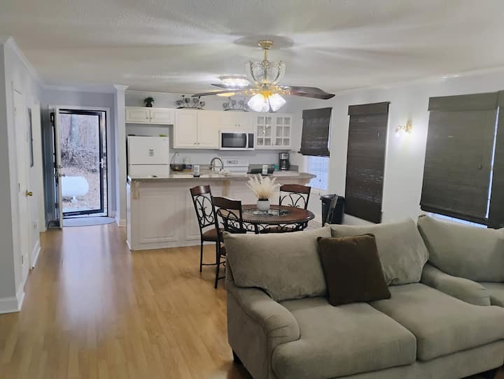 Guesthouse In The Country - Chattahoochee Bend State Park, Newnan