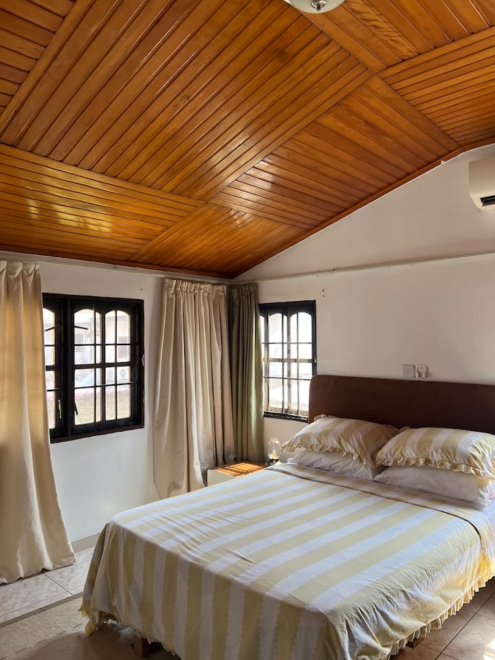 The Sunset Room At Compound House, Osu - Ghana