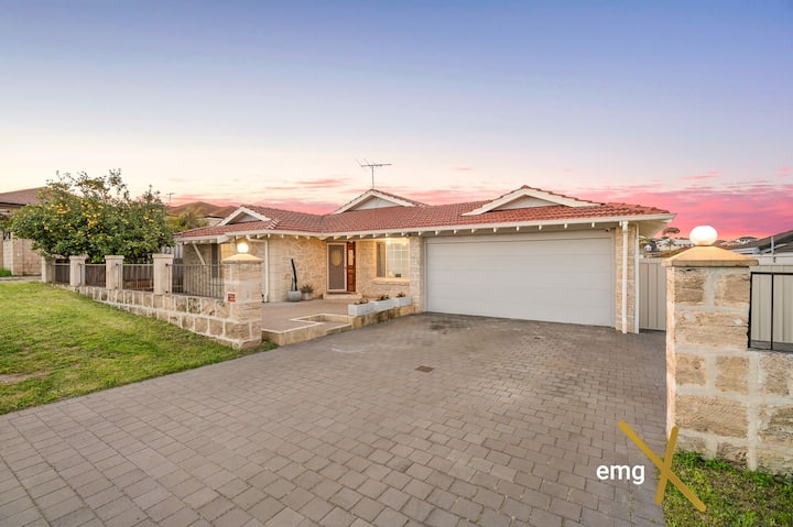 Lake Coogee Coastal Holiday Home 4 Bedrooms - Coogee