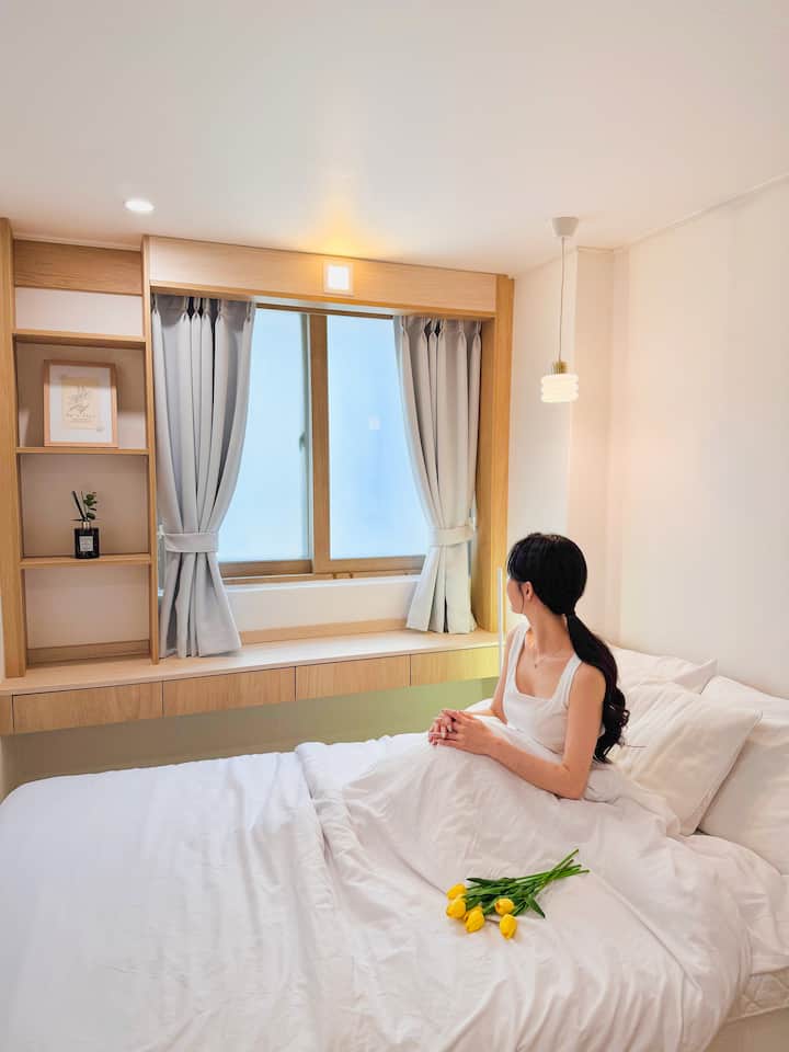 [부산역 3분] Tall 1~2인 감성호텔 A | 짐보관·조식 무료 | 써클스테이 - Pusan