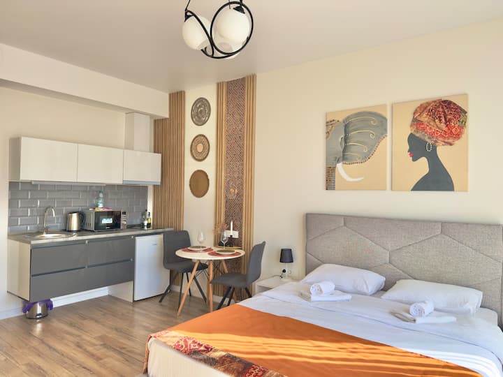 Muse Africa Studio In White Sails | Mavi Guest - Georgia