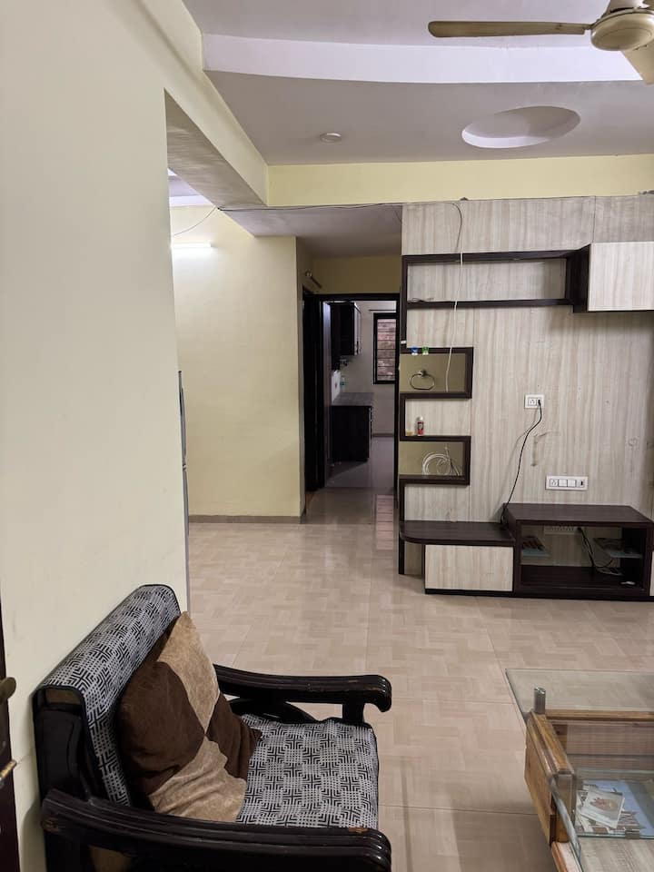 2 Bhk Fully Furnished Flat Best For Family/couples - Indore