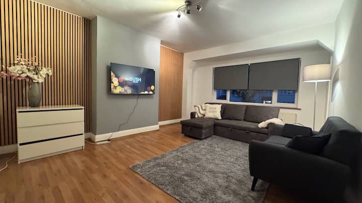 Stunning 5 Bedroom Apartment - Mill Hill Broadway - London