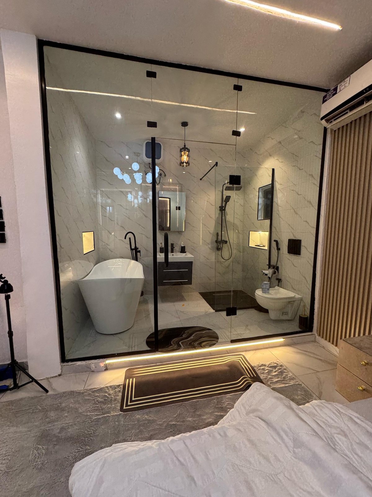 Luxury one bed lekki phase 1 with ps5/pool - Apartments for Rent in Lekki, Lagos, Nigeria - Airbnb