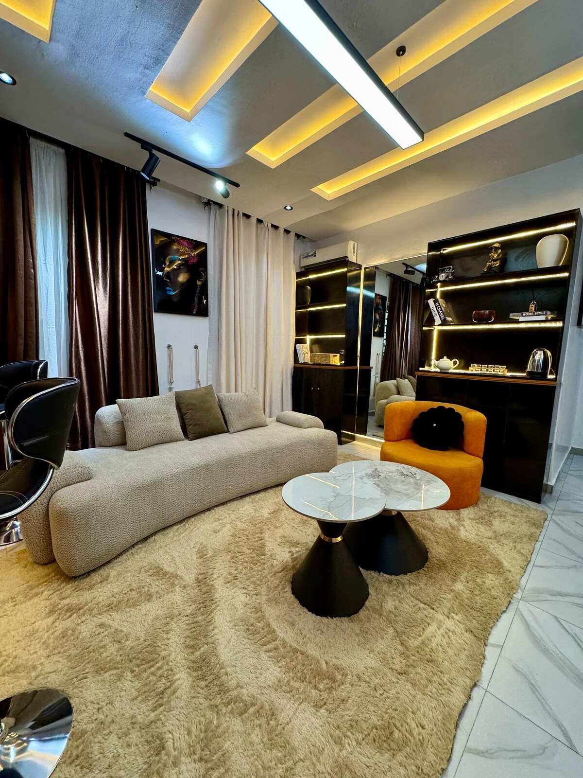 Luxury one bed lekki phase 1 with ps5/pool - Apartments for Rent in Lekki, Lagos, Nigeria - Airbnb